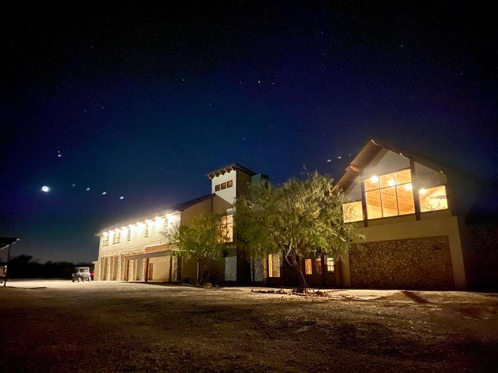 South Texas Luxury Hunting Lodge | Santa Cruz Ranch